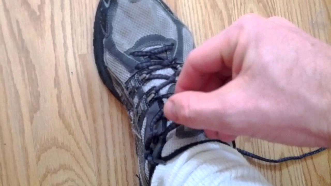 The tightest one handed shoe tying technique. - YouTube